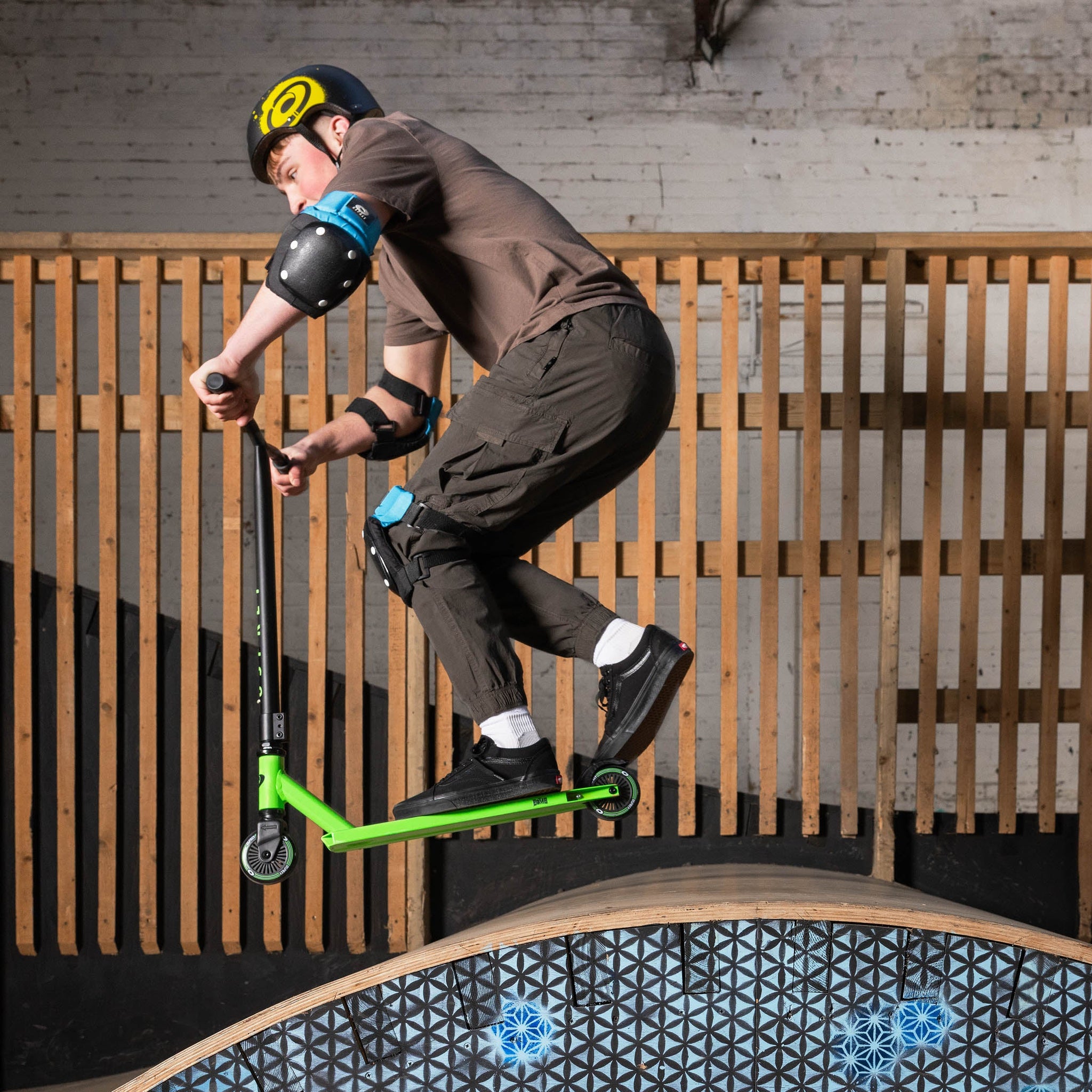 Stunt Scooter - Bomb Green | Stunt & Trick Scooter | Osprey